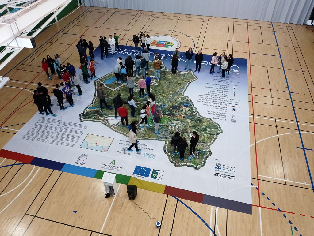 La comarca de Antequera invita a pasear y descubrir su mapa gigante ...